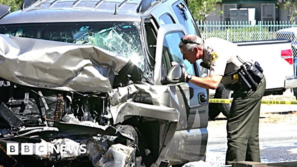 US driver shot from police helicopter - BBC News