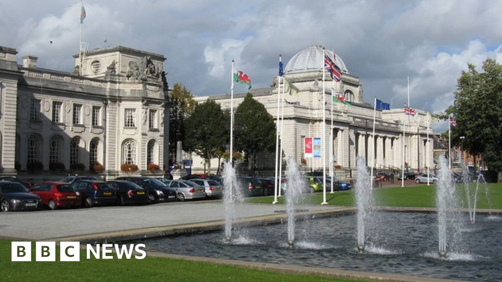 Two Cardiff councillors quit Labour group in two days - BBC News