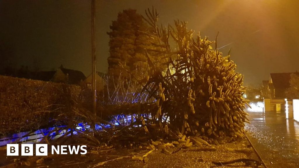 Strong winds cause power cuts across Ireland - BBC News