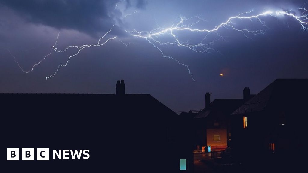 Met Office warning of thunderstorms and heavy rain - BBC News