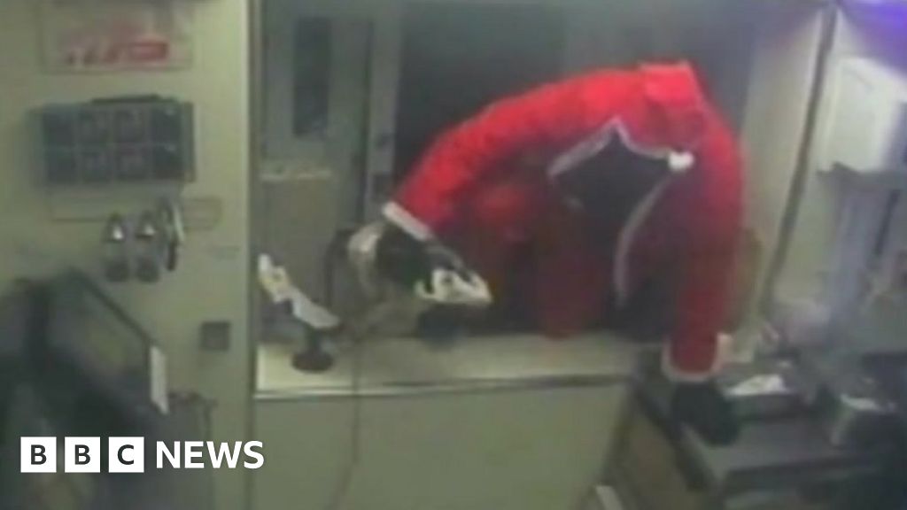 'Santa' robs Derbyshire KFC at knifepoint - BBC News