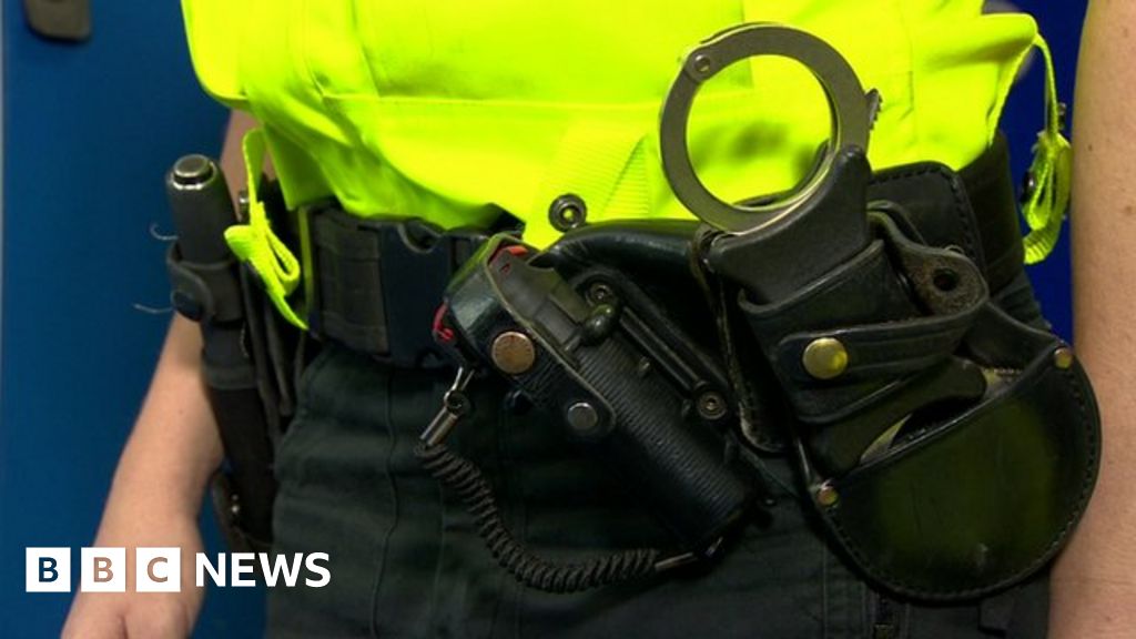 Police urged to save money on kit - BBC News