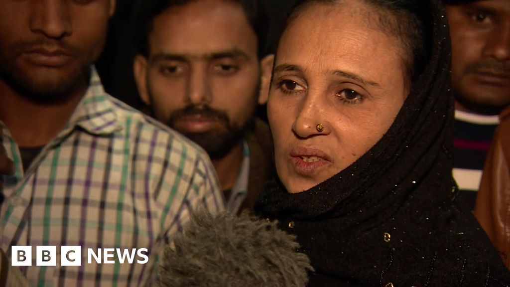 Delhi factory fire: Victims' families speak - BBC News