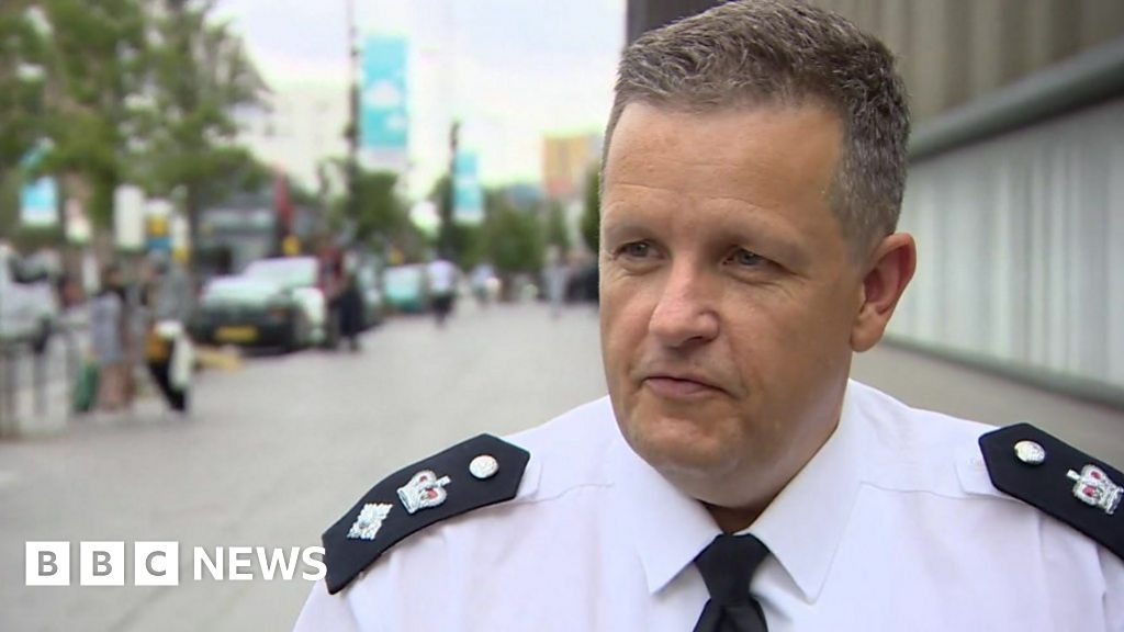 Bus fare arrest is big community concern, says Met - BBC News