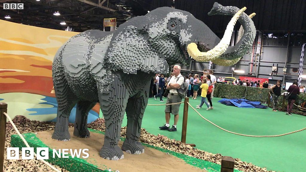 UK's largest Lego event under way in Glasgow - BBC News