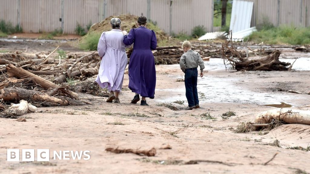 Utah flash flooding kills 16 - BBC News