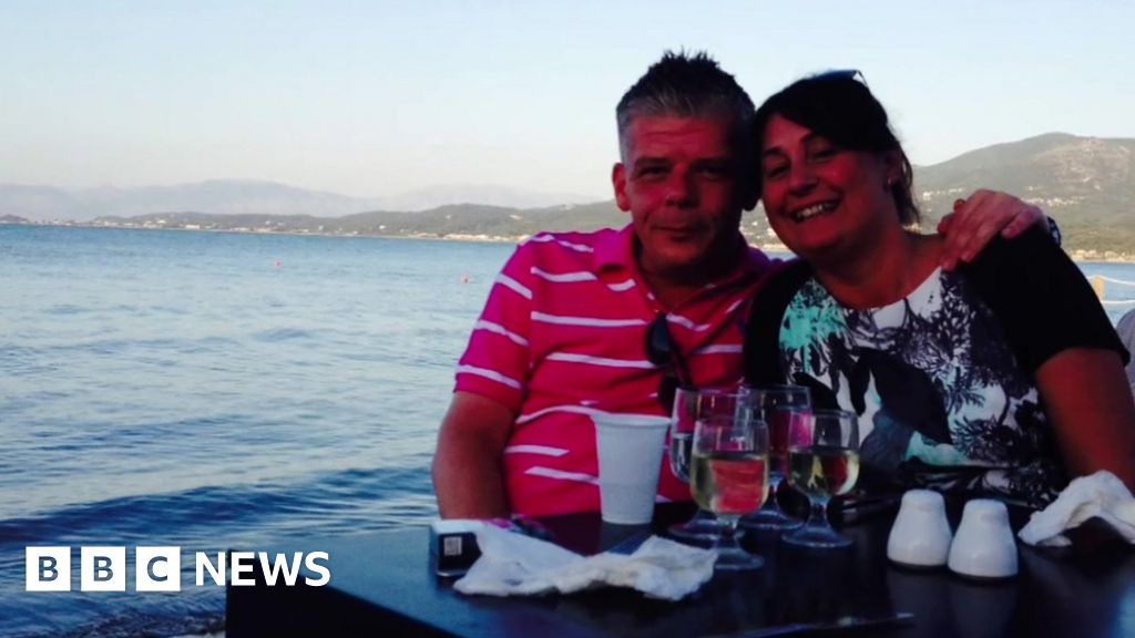 Tunisia attack: Scott Chalkley and Sue Davey were 'much loved' - BBC News