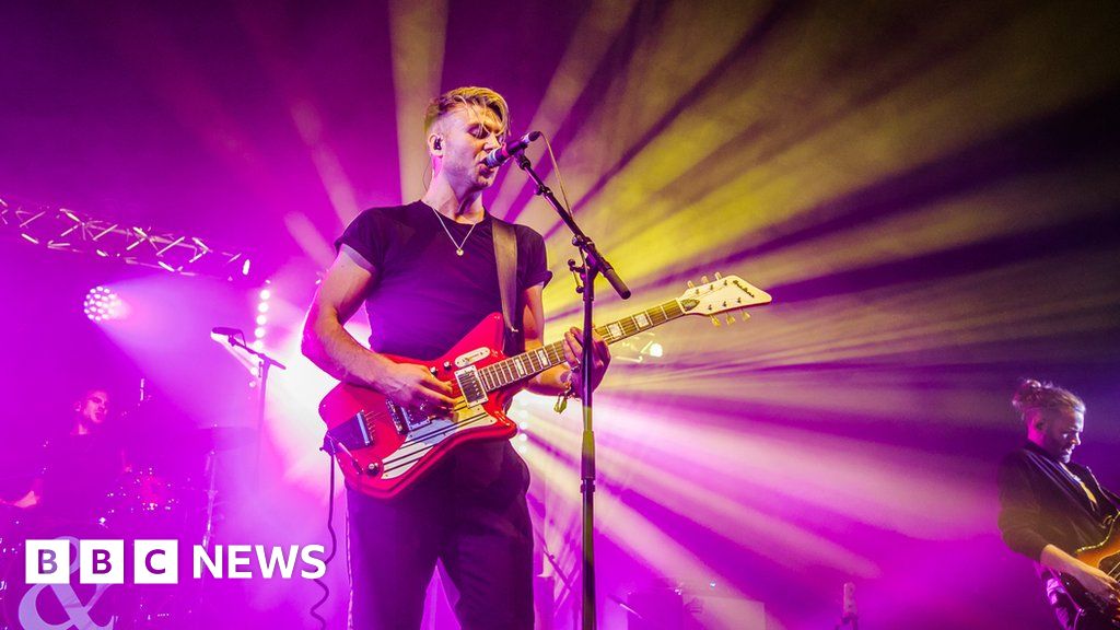 In pictures: Final Loopallu music festival - BBC News