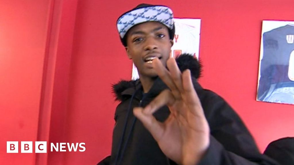 Grime artist Mez MC gives taste of Nottingham hip hop opera - BBC News