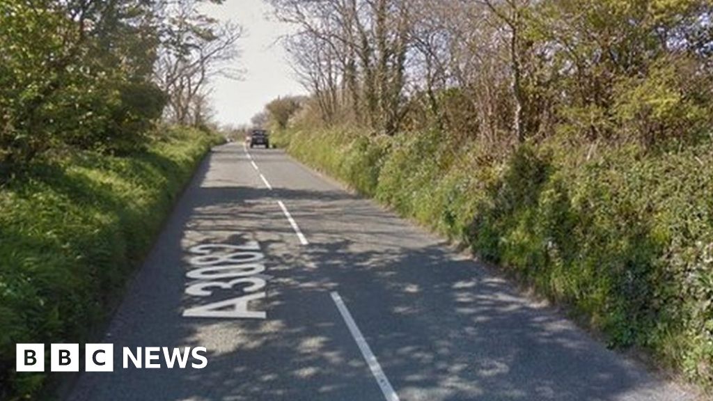 Man suffers "life-threatening" injuries in Cornwall hit-and-run - BBC News