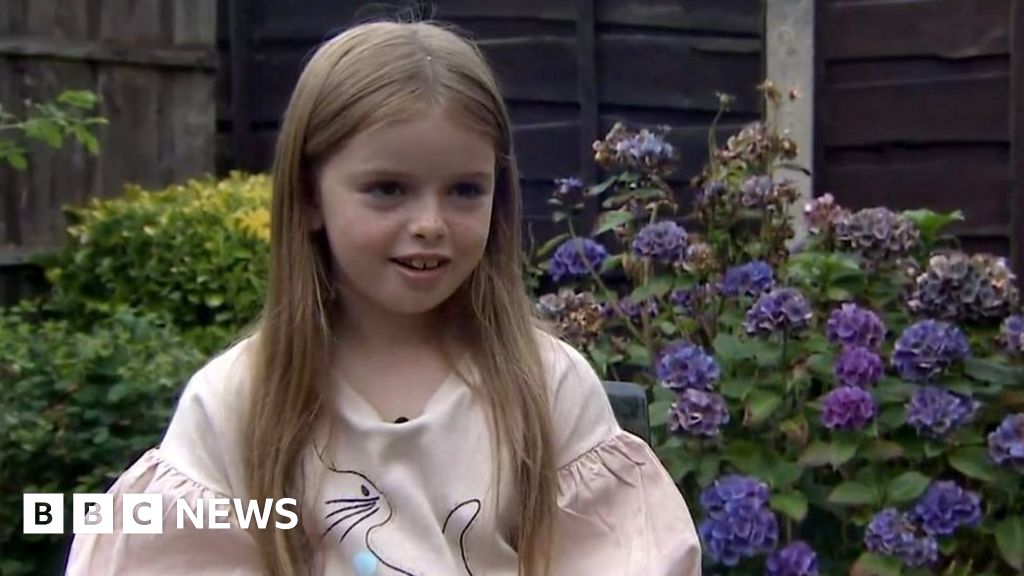 Videos of girl, 7, singing with Serani at Manchester Carnival go viral ...