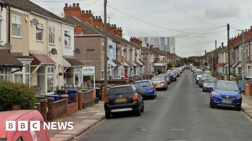 Cleethorpes arrests and girl, 15, in hospital after disturbance - BBC News