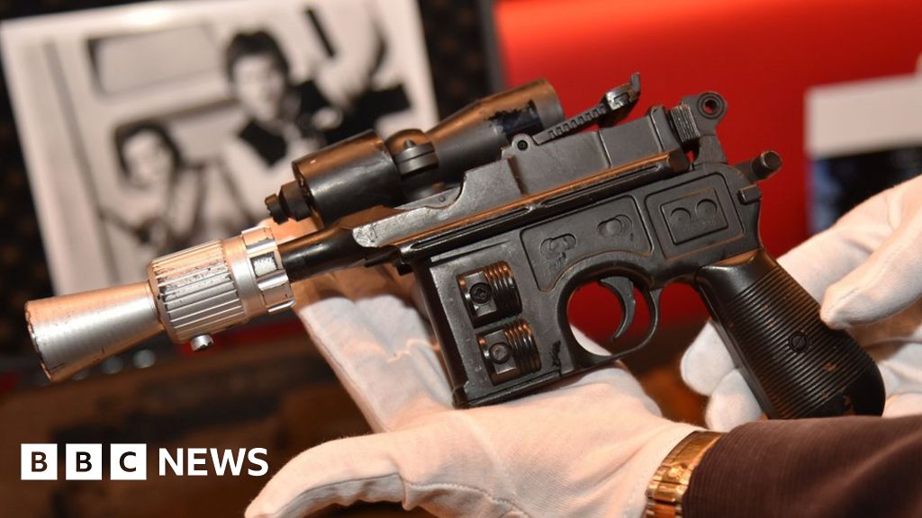 Han Solo 'blaster' fetches $550,000 in New York - BBC News
