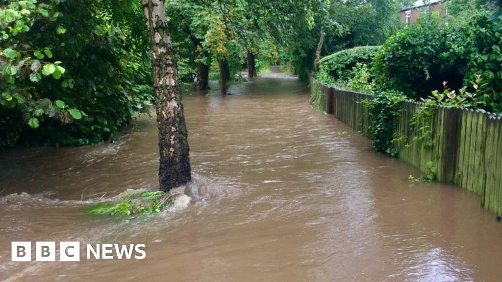 Poynton floods: Council in cash plea to improve drainage - BBC News