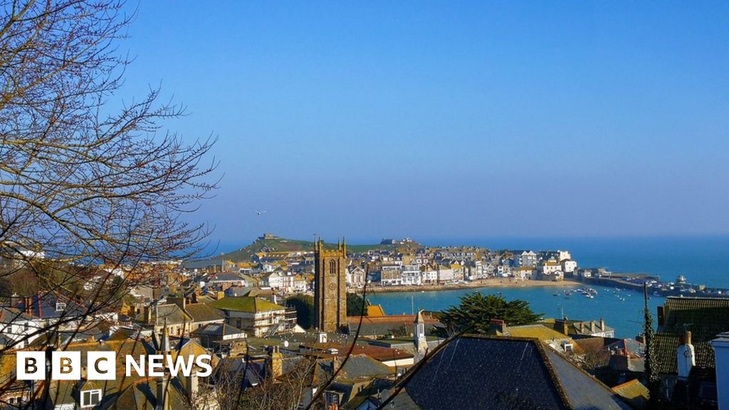 Fool's spring: England enjoys sunshine in February - BBC News