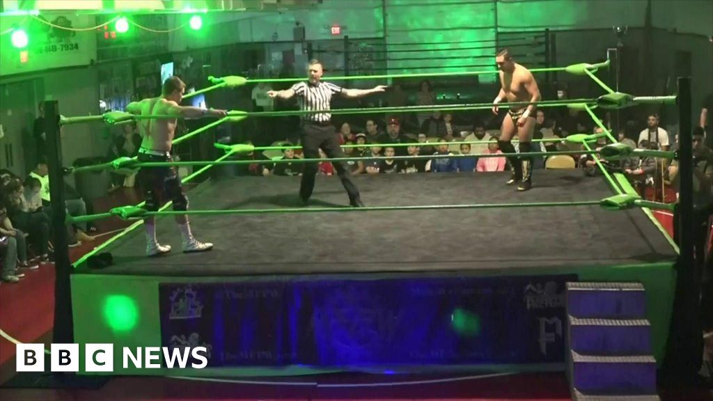 Giovanni - aka LSG - v Mikey Webb in a high-flying championship match ...