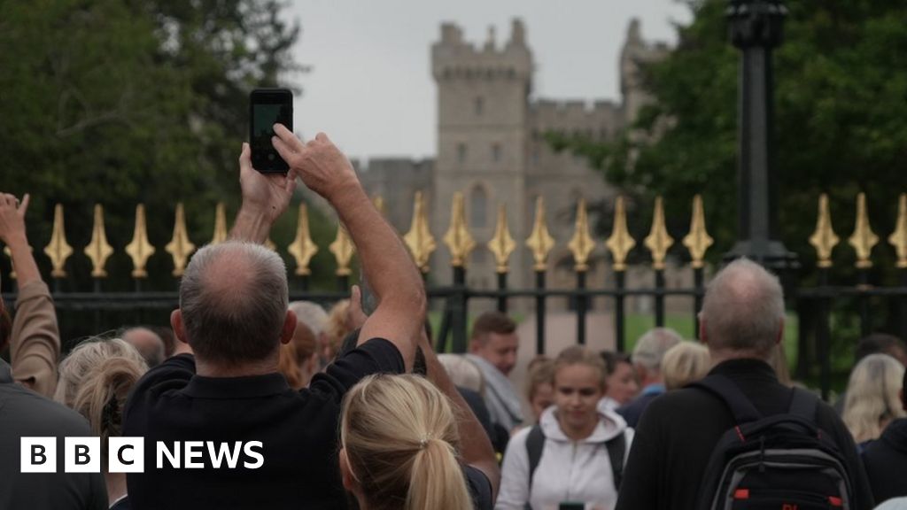 Queen Elizabeth II: Road closures announced for Windsor committal - BBC ...