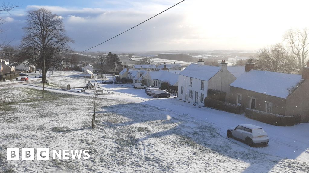 Snow and icy conditions across Scotland forecast for weekend - BBC News