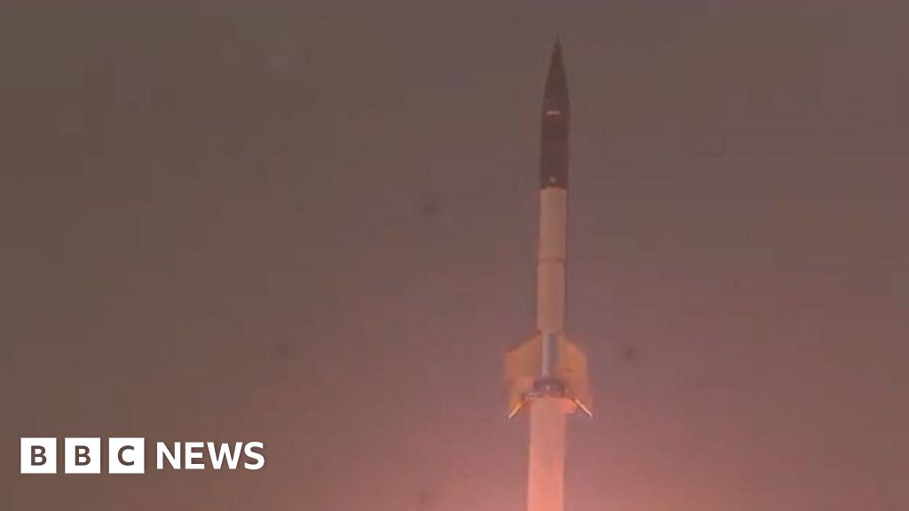 First space-bound UK rocket 'almost missed' - BBC News