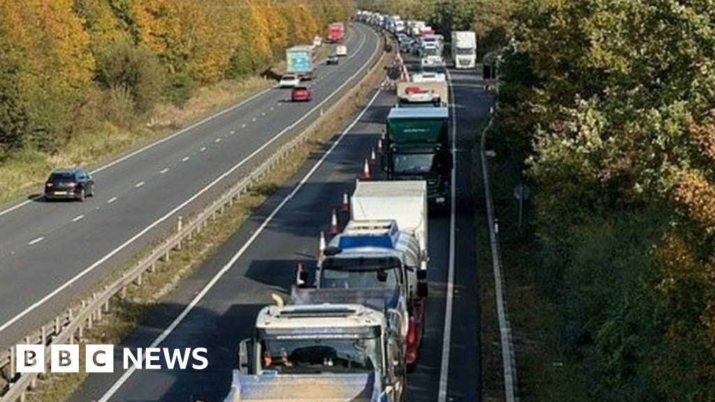 A34 roadworks in Oxford cause hours-long traffic chaos - BBC News