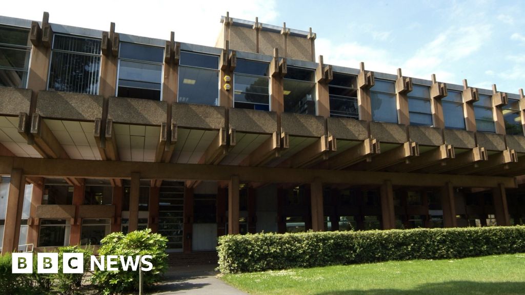 Reading University 1970s 'Lego' building remodelled - BBC News