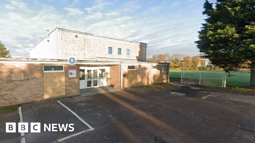 The Wall's Club in Gloucester to close after more than 60 years - BBC News