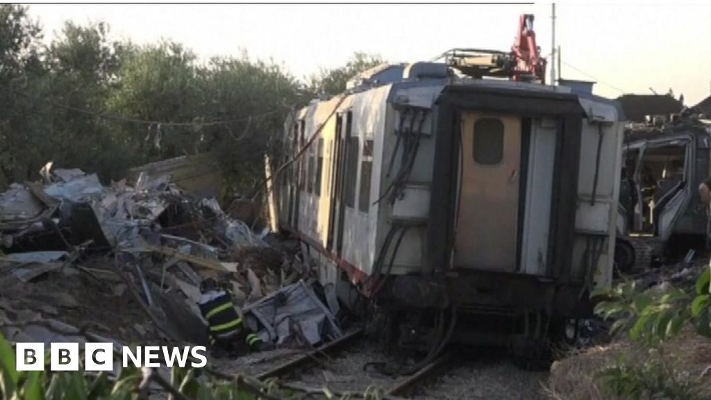 Italian train crash investigation begins - BBC News