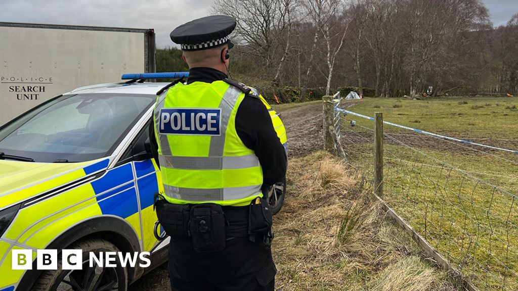Family told man was shot dead a week after body find - BBC News