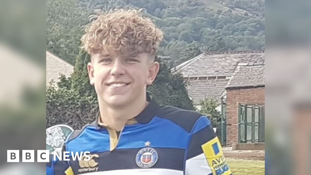 Family traumatised by death of Bath schoolboy on exchange trip - BBC News