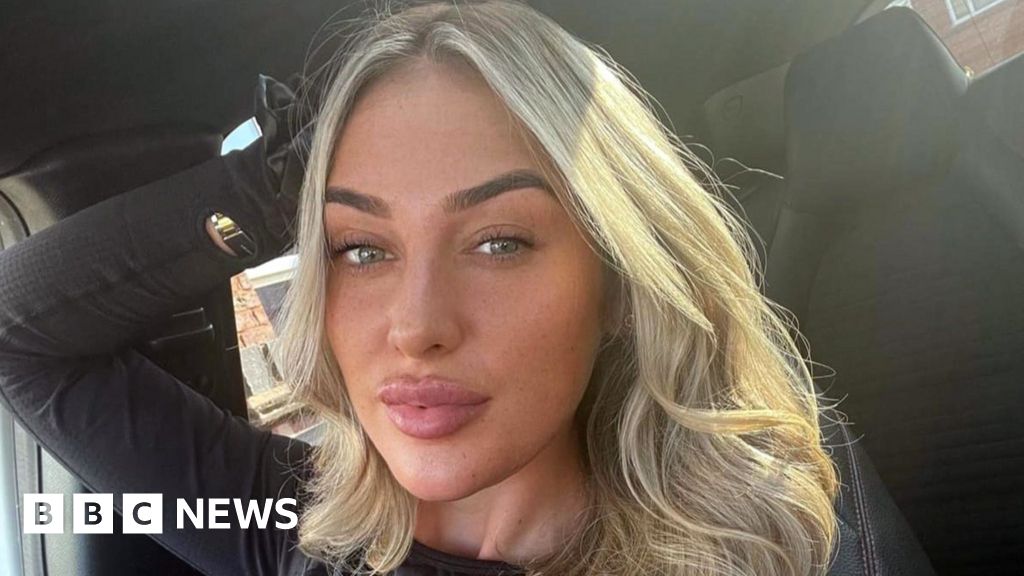 Elle Edwards: Four people deny helping murderer Connor Chapman - BBC News