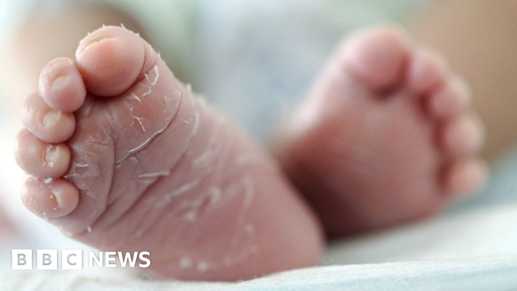 Newborn baby's death 'potentially avoidable' - BBC News