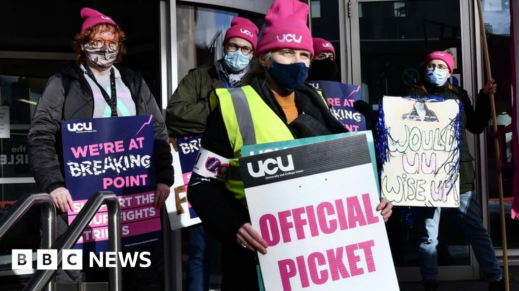 University strikes: UCU to 'pause' industrial action - BBC News