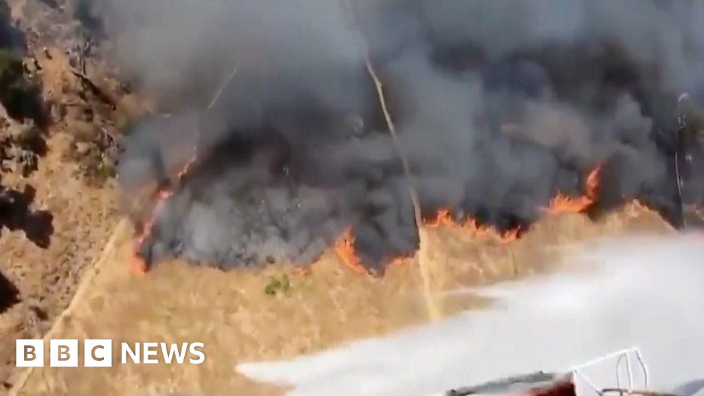Wildfires in California burn area larger than Grand Canyon - BBC News