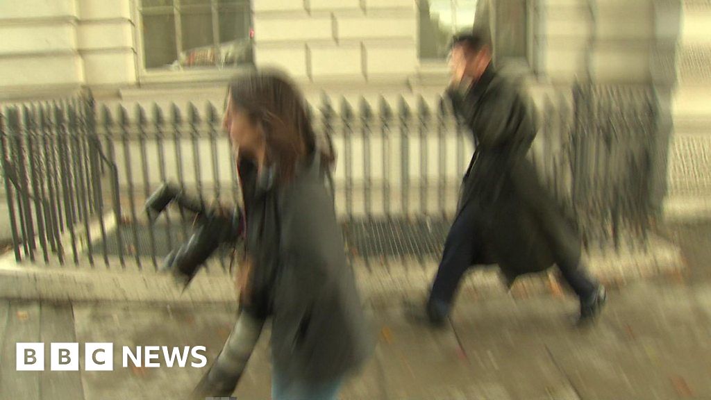 Upskirting lawyer Daren Timson-Hunt runs away from court - BBC News