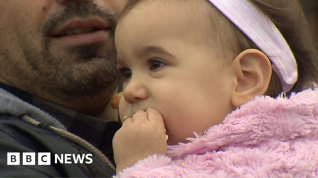 Brexit: Covid holds up baby's request for settled status - BBC News