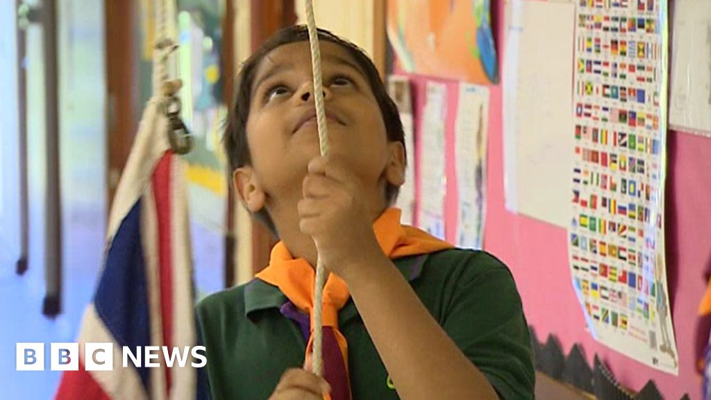 Meet the South East's Muslim Scouts - BBC News