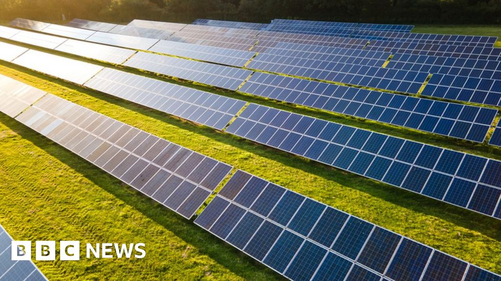 Wellington solar farm plans backed despite objections - BBC News
