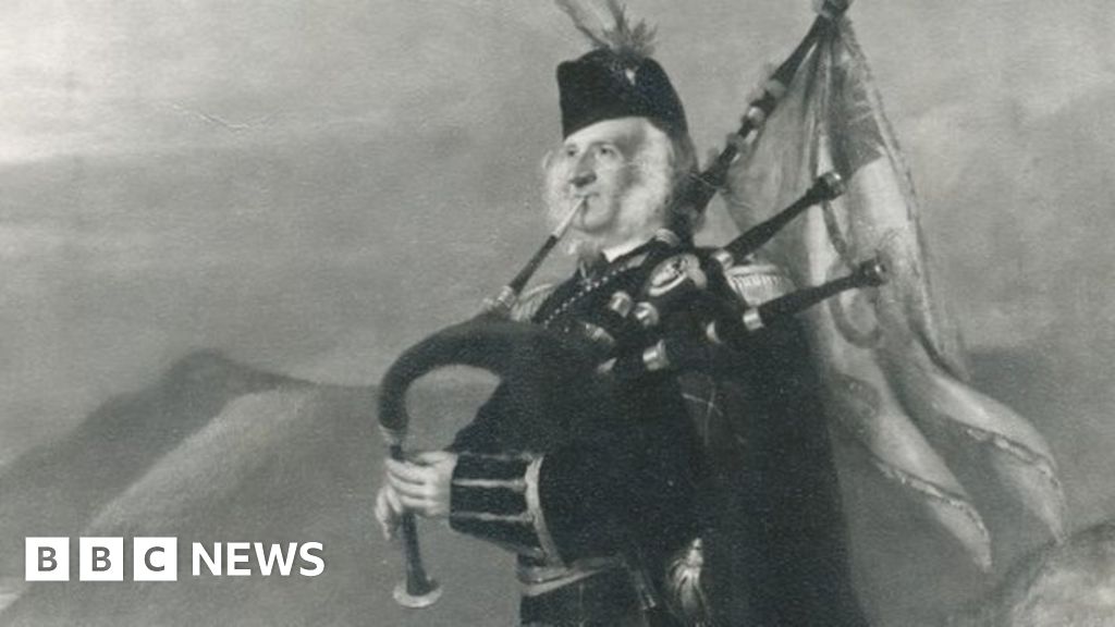 Piper painting worth £10,000 stolen in 'targeted theft' - BBC News