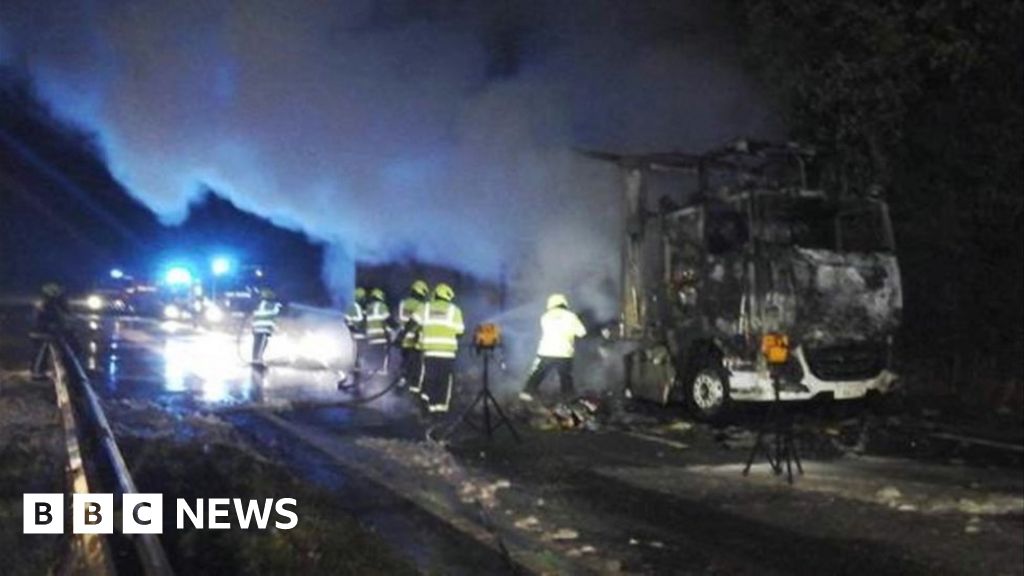 Lorry fire on A30 in Devon causes disruption - BBC News