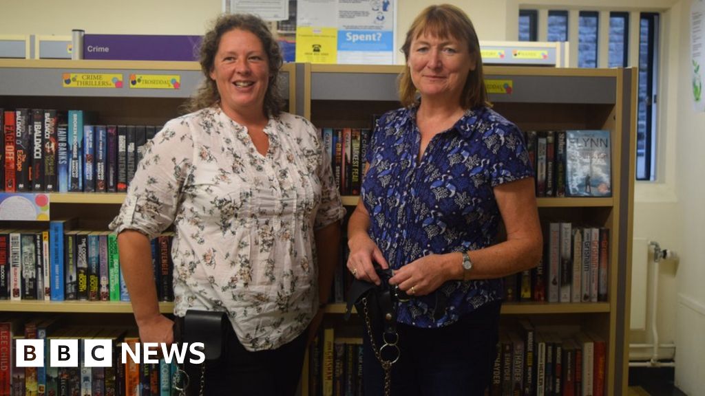 Helping prisoners learn to read inside Swansea prison - BBC News