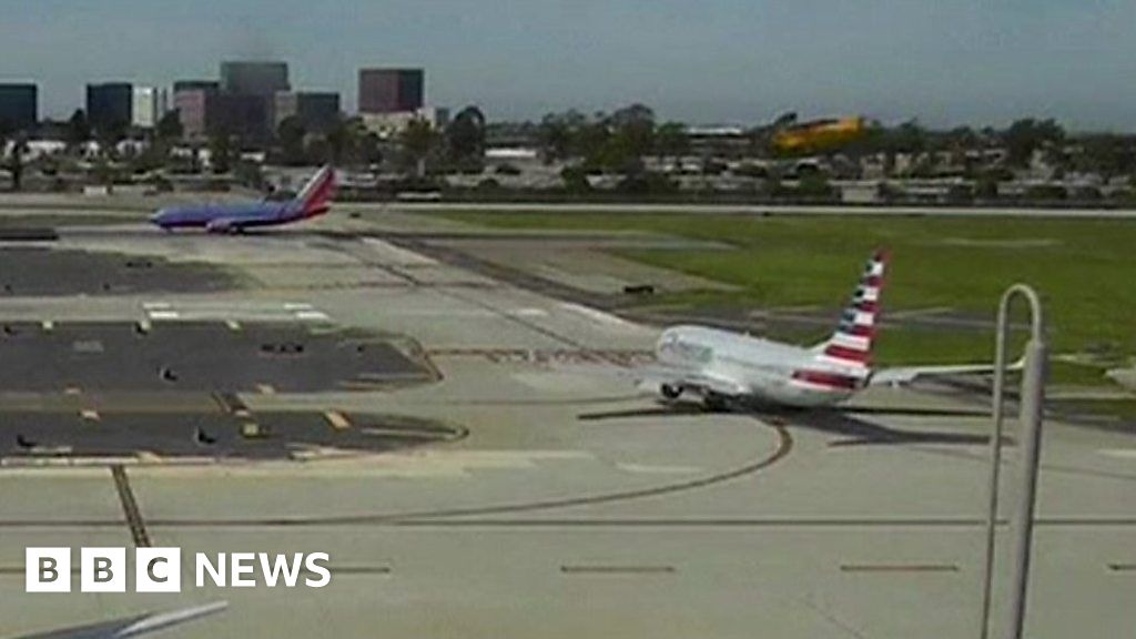 Footage released of Harrison Ford's plane near-miss - BBC News