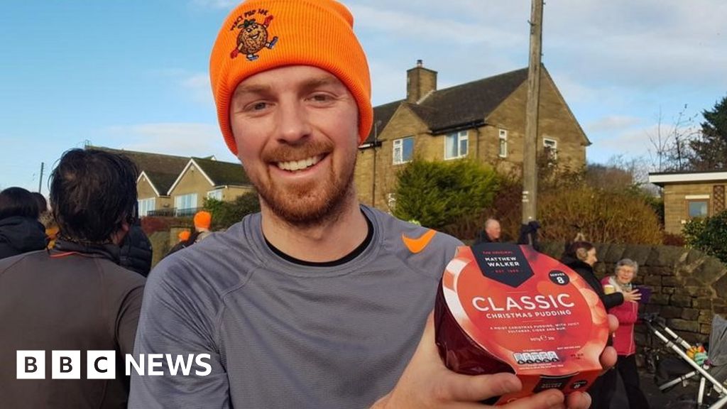Percy Pud: Snowfall cancels festive Sheffield 10k running event - BBC News