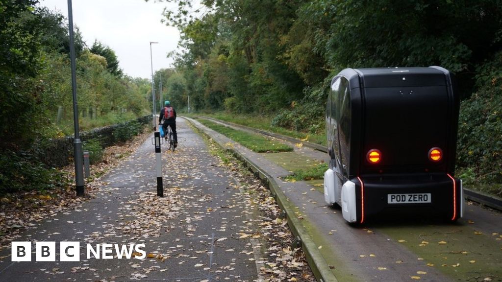 Driverless bus 'pod' tests under way in Cambridge - BBC News