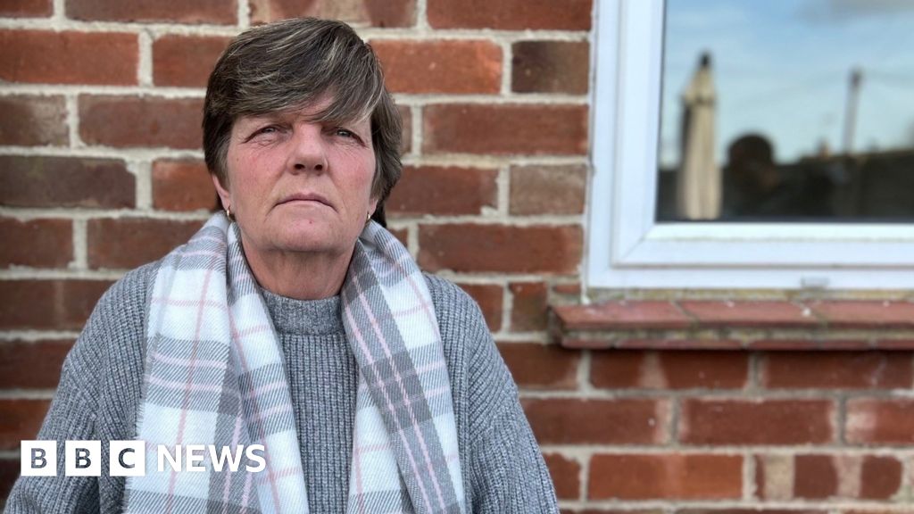 Kent woman 'left broken' by social housing repair row - BBC News