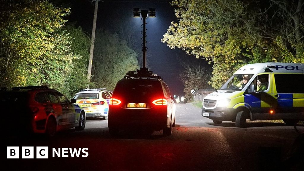 Barcombe: Five injured in motorbike crash after bonfire - BBC News
