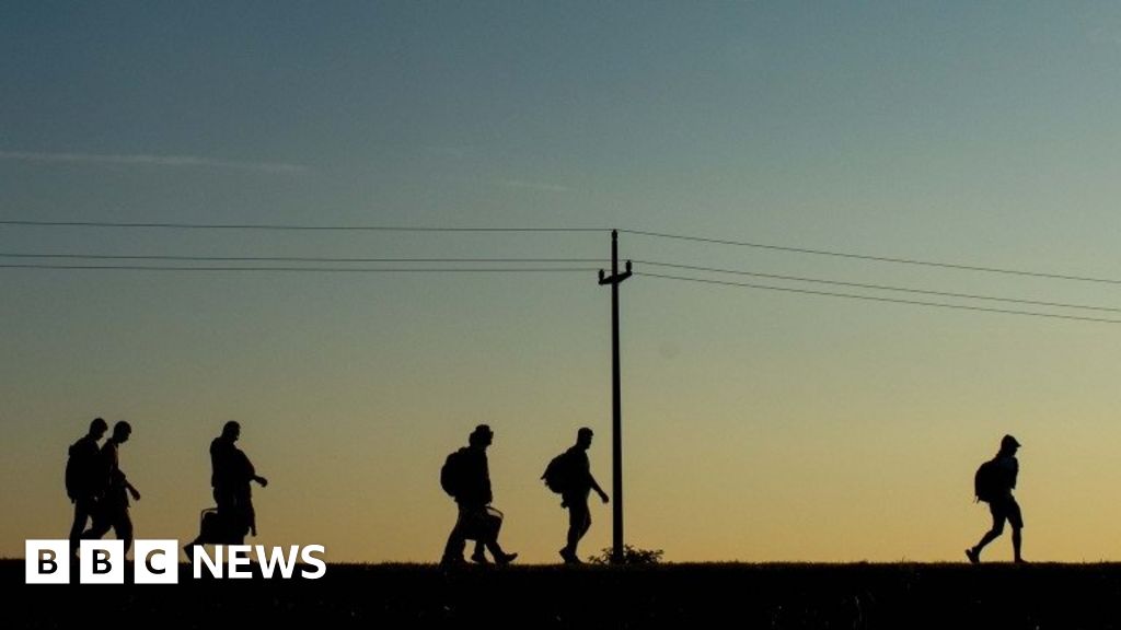 Migrant crisis: What awaits refugees coming to the UK? - BBC News