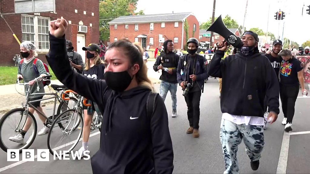 Breonna Taylor: Protests in Louisville after grand jury decision - BBC News