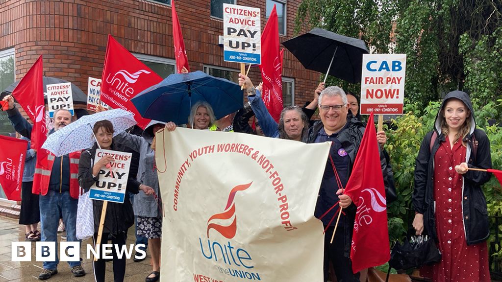 Citizens Advice workers in Hull take first strike action