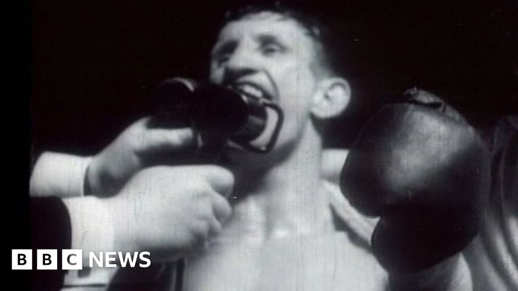Archive: Rinty Monaghan vs Jackie Paterson in 1948 - BBC News