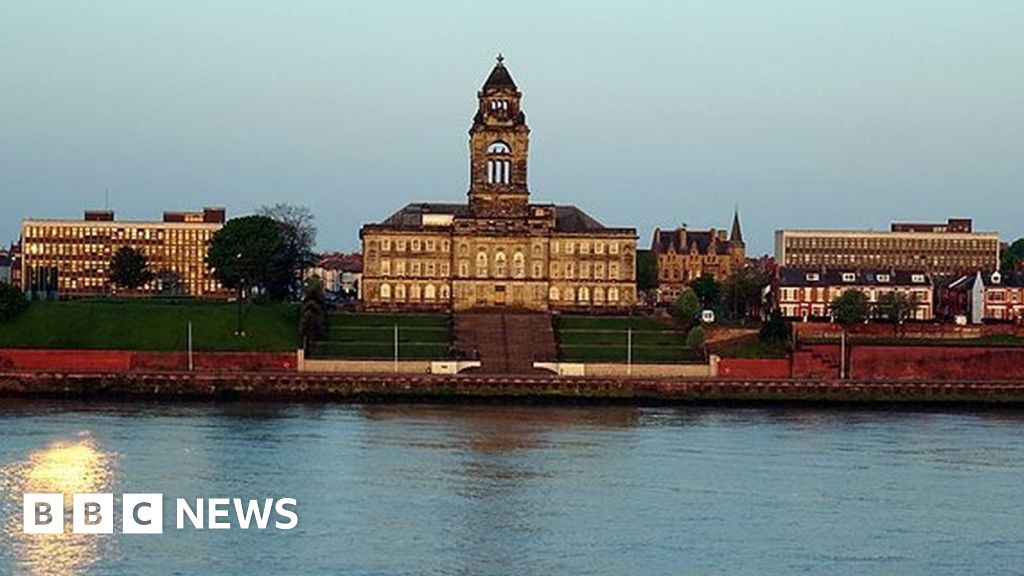 Wirral Council plans Birkenhead £1bn regeneration - BBC News